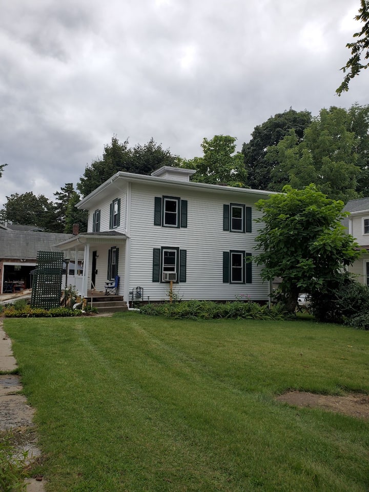 Low-scent, Historic, Well-located Downtown House - Northampton, MA