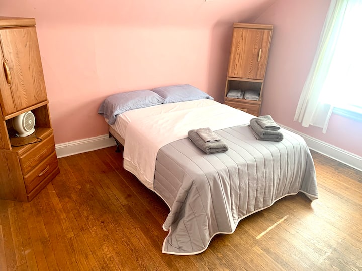 Just The Basics - 3br Apt Near Seaside Park - Fairfield Beach, CT