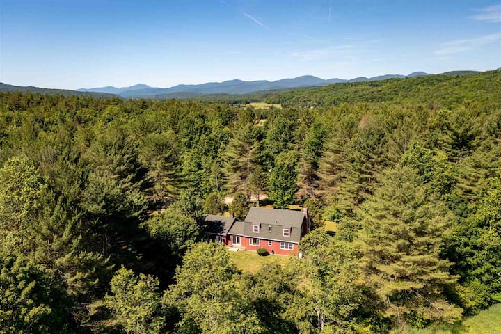 Cabin Chic Where Rustic Charm Meets Modern Comfort - Stowe, VT