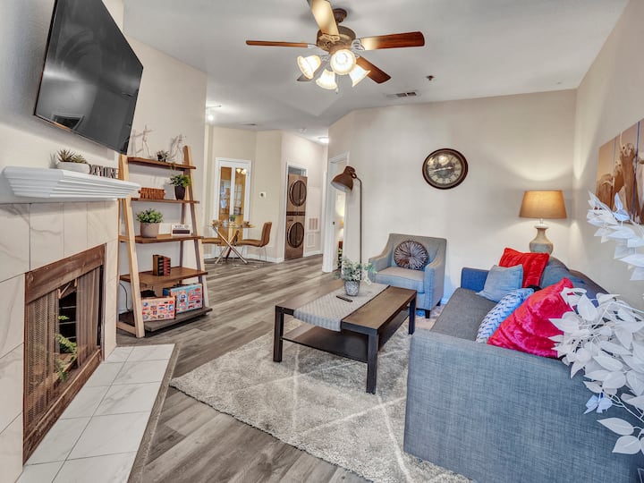 2 Bed/2bath By Love Field & Medical Center (C) - Dallas, TX