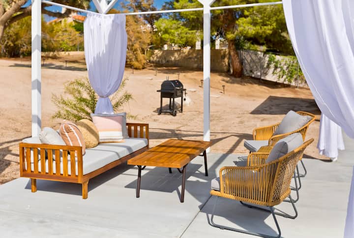 Desert Dream Oasis- Jacuzzi, Fire-pit, Family Fun - Yucca Valley, CA