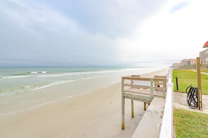 Beachside Available Walk Out To Ocean - New Smyrna Beach, FL