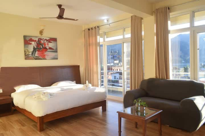 Welcome To Hotel Arizona Just 100m From Lake. - Pokhara