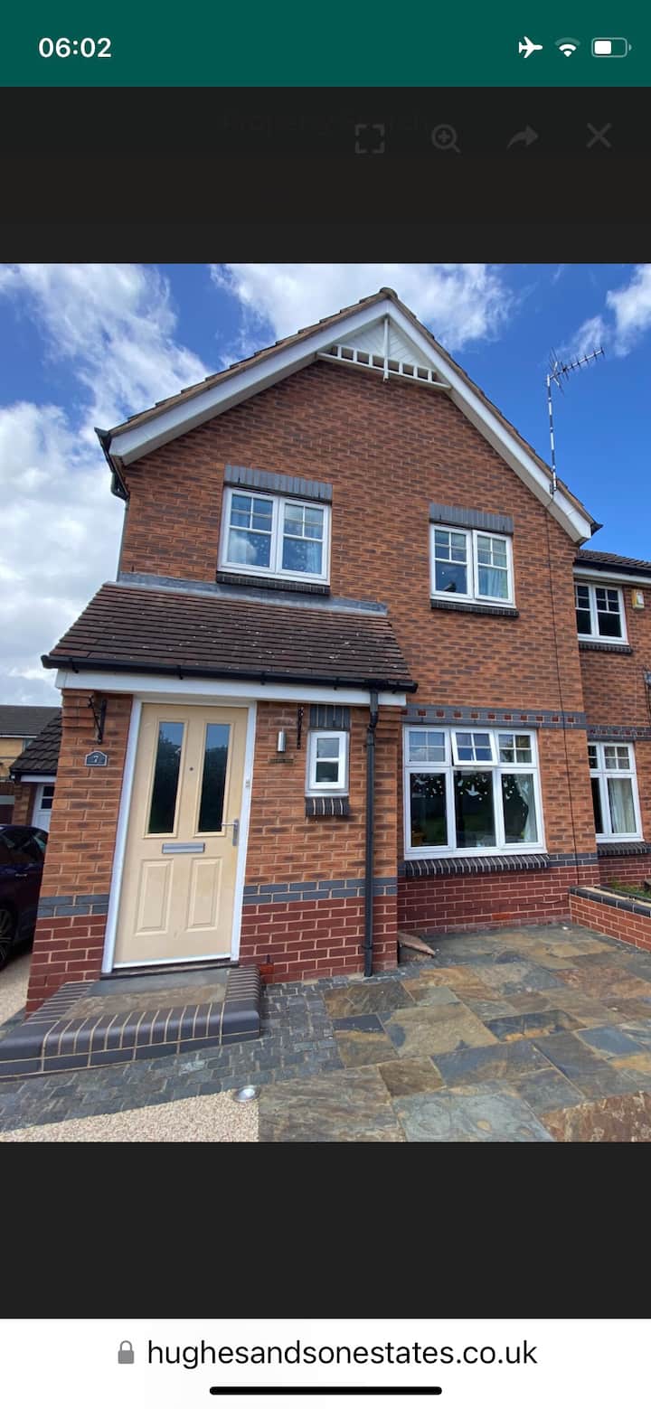 Wonderful 3 Bedroom Home. Ample Parking. - Nuneaton
