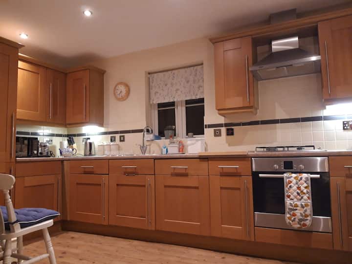 Entire 2 Bedroom Apartment In Witney, Oxfordshire. - Witney
