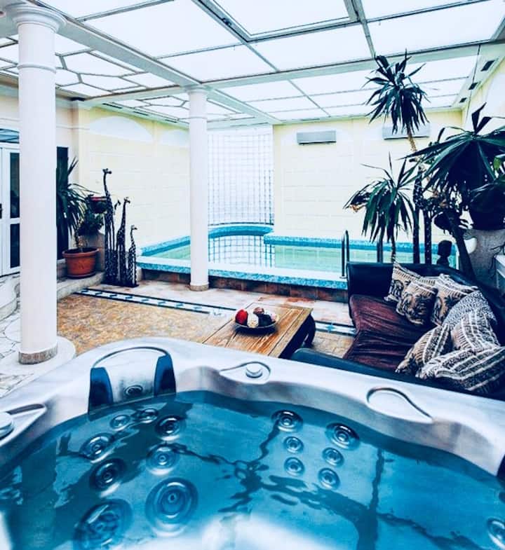 Villa With Inside Pool And Jacuzzi - Budapest