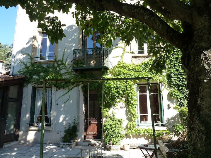Maison Chaleureuse Et Lumineuse à Saint-étienne - Saint-Étienne