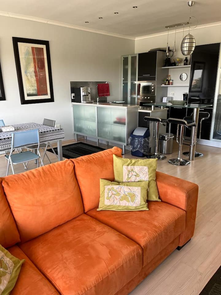 Modern 3 Bedroom Condo With Free Parking, Tv &Wifi - 斯瓦科普蒙德