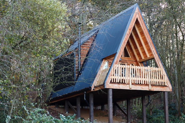 Chalk - Woodland Den, Treehouse Accommodation - Norwich