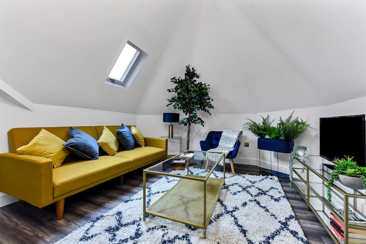 Lovely Two Bedroom With Ensuite Bathrooms - London