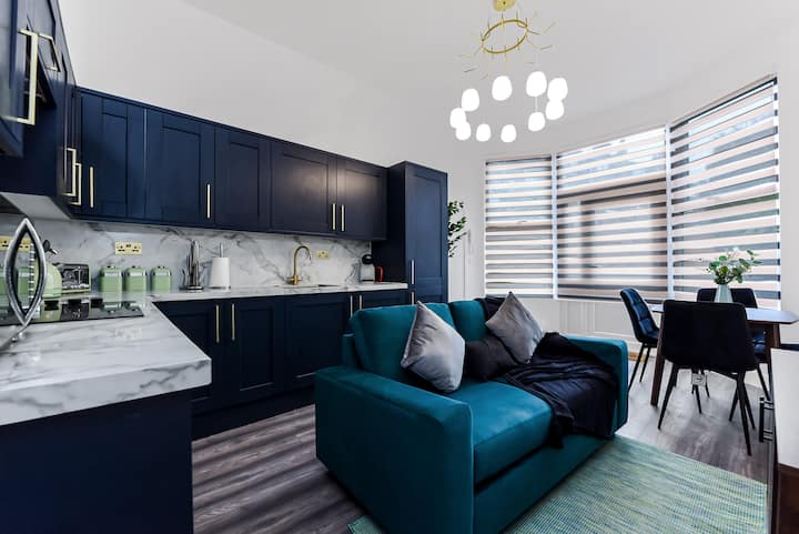 Fabulous One Bedroom Flat With Private Garden - London
