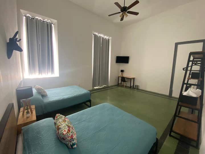 C1 Private Room Gdl Downtown Catedral - Guadalajara, México
