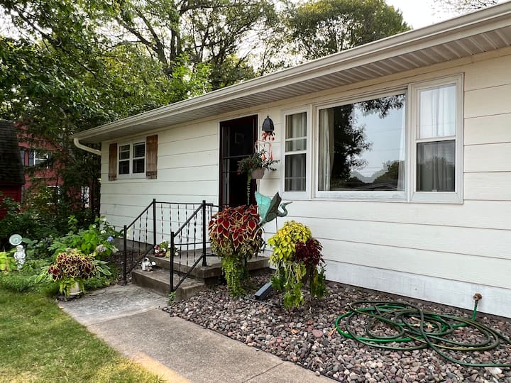 Cozy, 2 Bedroom Home, Quiet Neighborhood Near Mtu - Houghton, MI