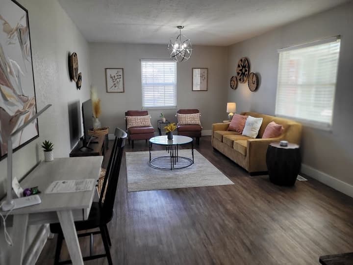 City Sanctuary-1 Bed, Sleeps 4, Kitch, W/d, Wi-fi - Hogle Zoo, Salt Lake City