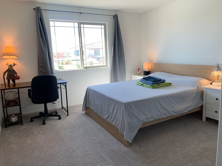 Cozy Queen Bed Private Room With Free Parking - Coachella, CA