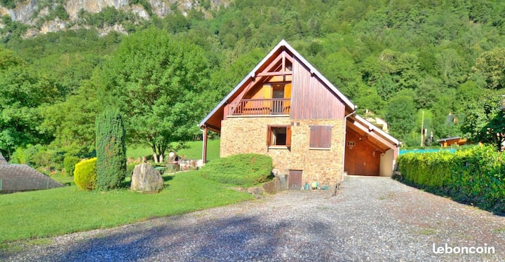 Chalet Pierre Et Bois Dans Village De Montagne - Les