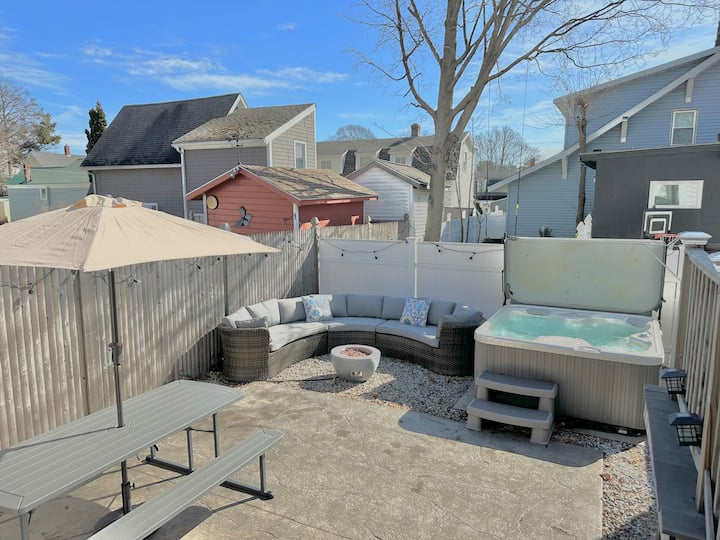 Hot Tub, 8 Min Walk (.5mi) To Beach And Game Room! - Old Orchard Beach, ME