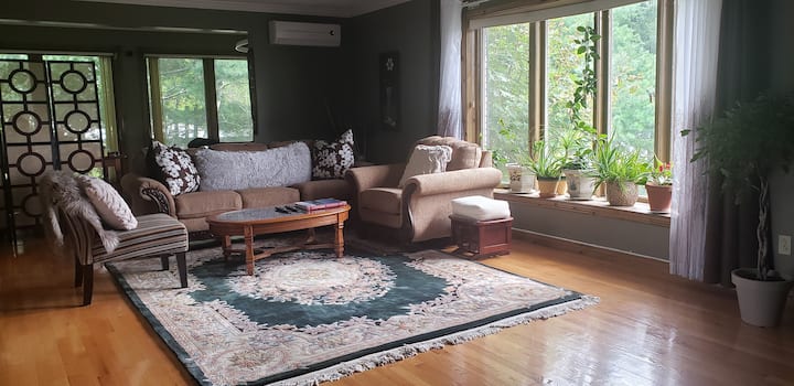 Queen Bedroom 1 Walking Distance To Champlain Mall - Moncton