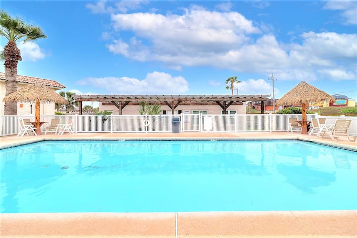 Private Balcony | Beach Access | Bbq - Port Aransas, TX
