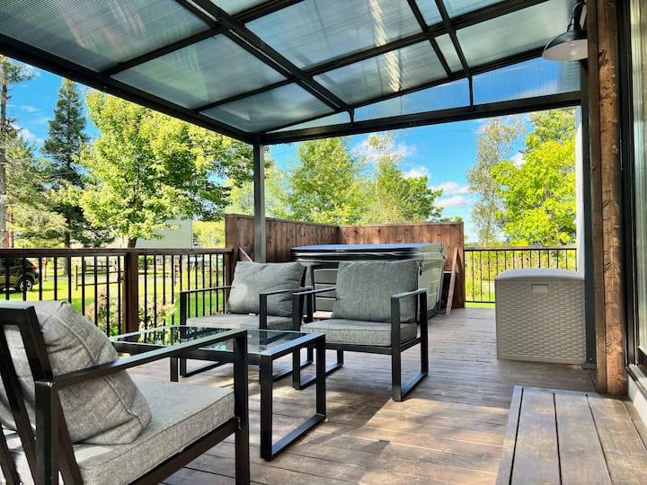 Top 10 Airbnb Vacation Rentals In Estrie, Canada | Trip101