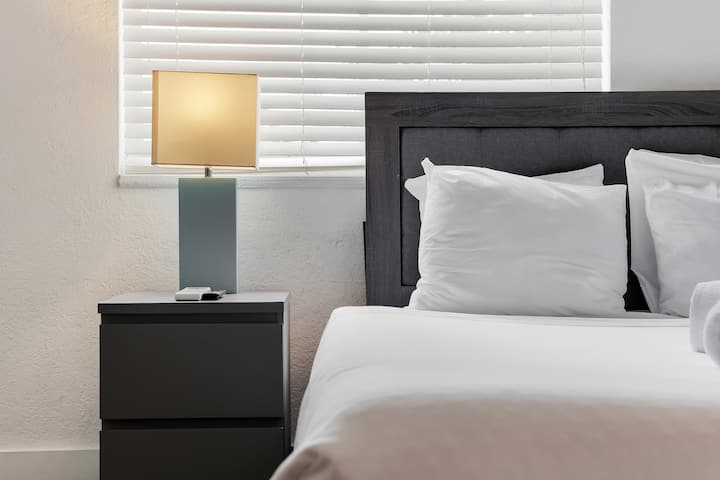 At Mine | Oriental Zen Queen Suite In Miami - Miami, FL