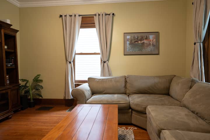 Hessel Bnb - The Best Location And Amenities In Cu - Champaign, IL