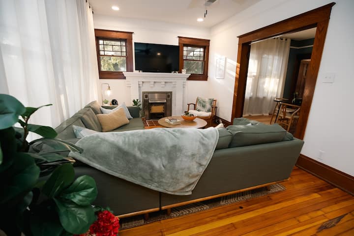 Cozy Coastal Craftsman - Beach, Aquarium & Casinos - Gulfport, MS