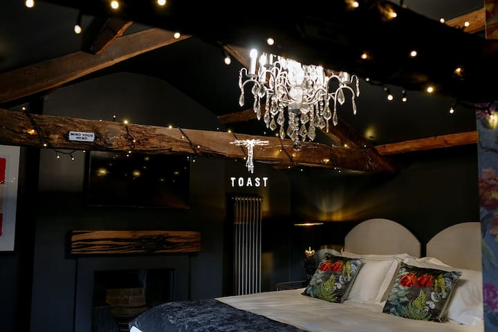 6* Beautiful Ensuite Twin Or Super King Bedroom - Wetherby