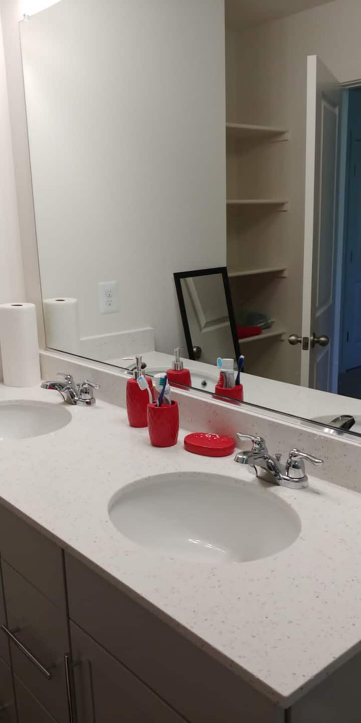 $180/night 3 Bedroom, 2.5 Bath Cozy New Townhouse - Dumfries, VA