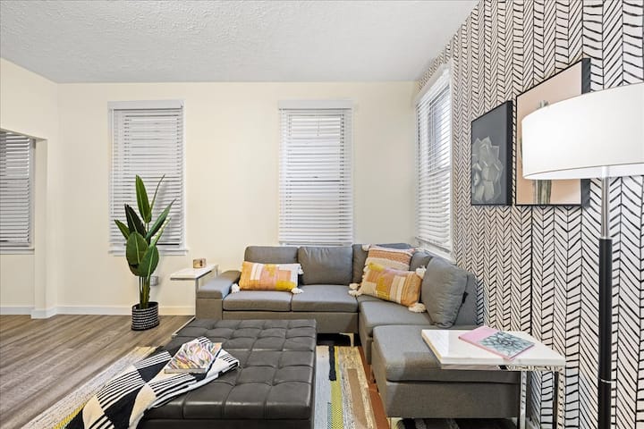 Stylish, Sleek 3-bedroom Near Acrisure Stadium - Pittsburgh, PA