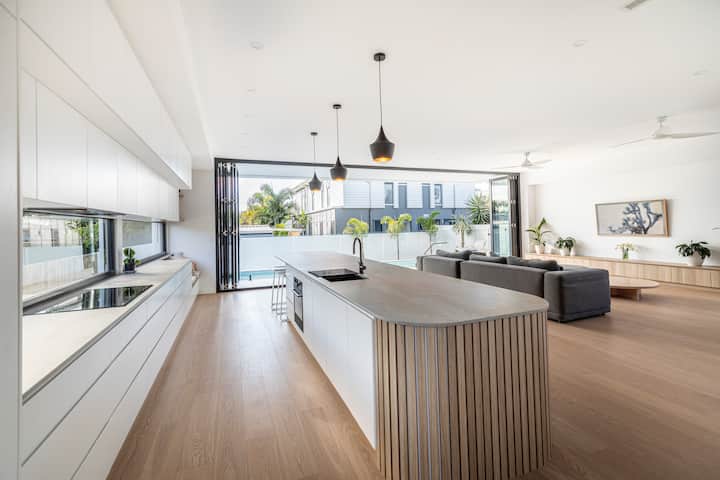 Palm Beach Dream Home - Coolangatta