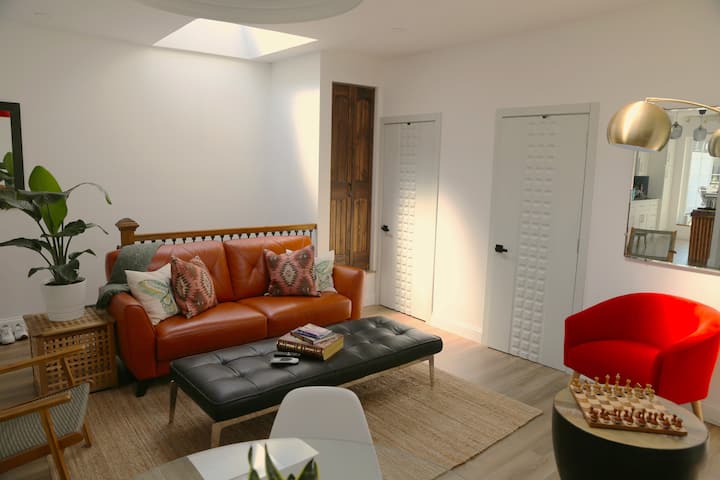 Stylish Sunnyside Room + Private Deck Near Subway - New York City