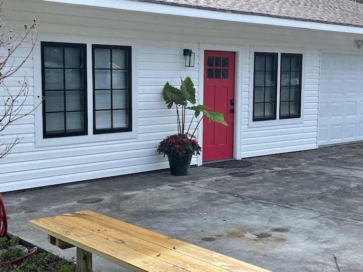 Cozy 2 Br Upscale Guesthouse A Mile To The Beach - Holden Beach, NC