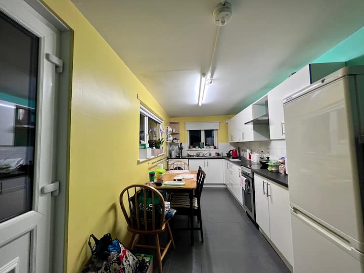 Quiet Single Room (£45/night In A Shared House. - Belfast