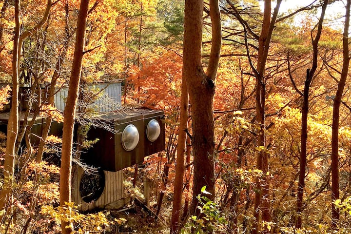 黒川紀章設計による自然の中の記念碑的カプセル住宅　Capsule House-k - Karuizawa