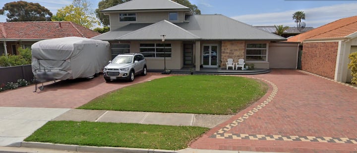 Fantastic 4 Bedroom Home With Swimming Pool! - Adelaide