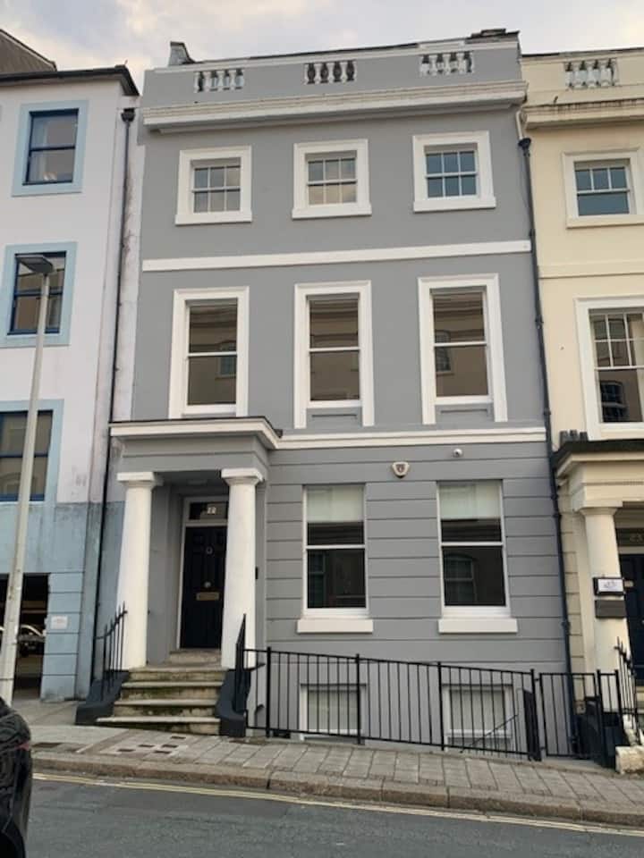 Plymouth City Centre Apartment, Near Theatre Royal - Plymouth