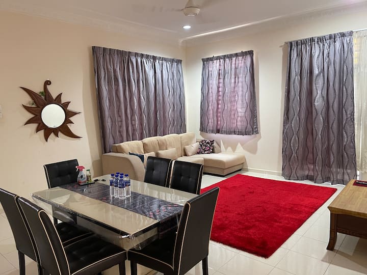 Spacious 4 Bedroom Semi-d, 3 A/cond & Free Parking - Paka