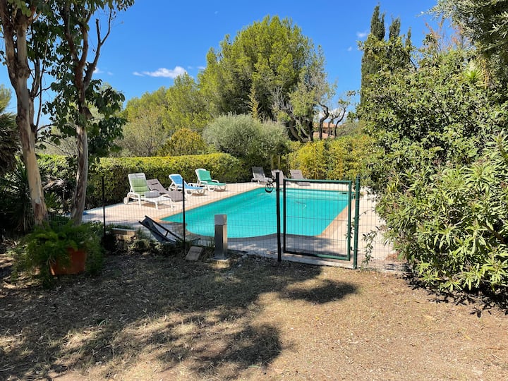 Maison De Famille Spacieuse Avec Belle Vue Mer - Sanary-sur-Mer