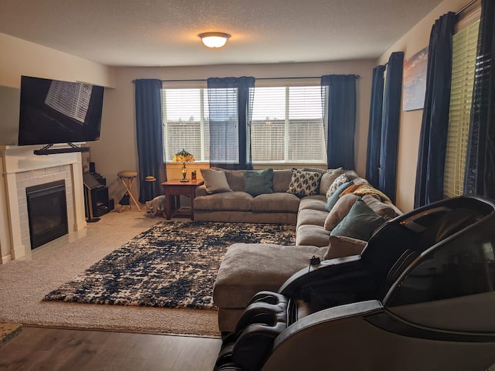 Cozy Bedroom In Quiet Neighborhood - 溫哥華