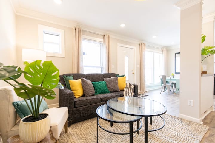 Cheerful Apt By Uncg, Coliseum, Moses Cone, Tanger - 格林斯伯勒