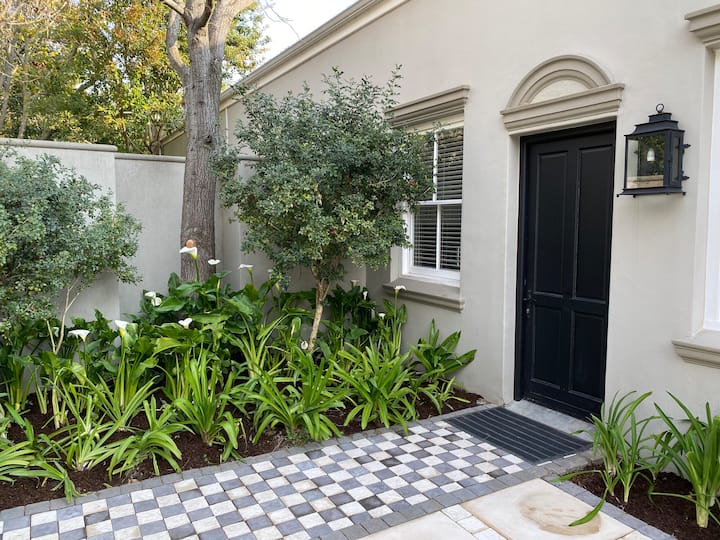 Corner Cottage - Private & Elegant With Garden - 法蘭史霍克