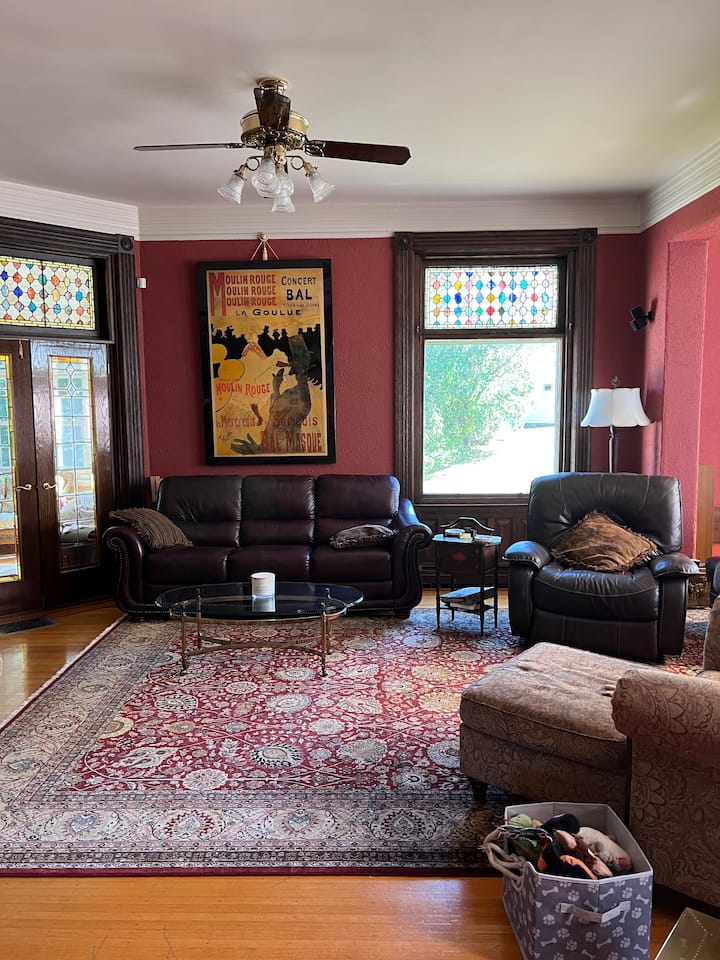 Invitingly Warm Room In Beautiful Victorian Home - Chelmsford, MA