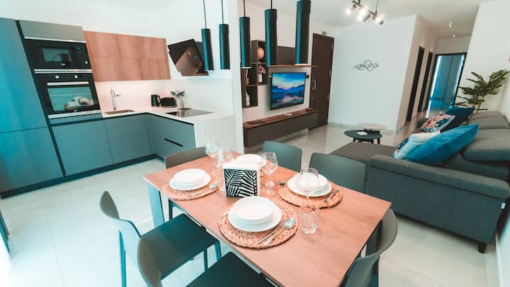 Beachside Stylish, Cosy 2br Apartment+free Parking - Malta