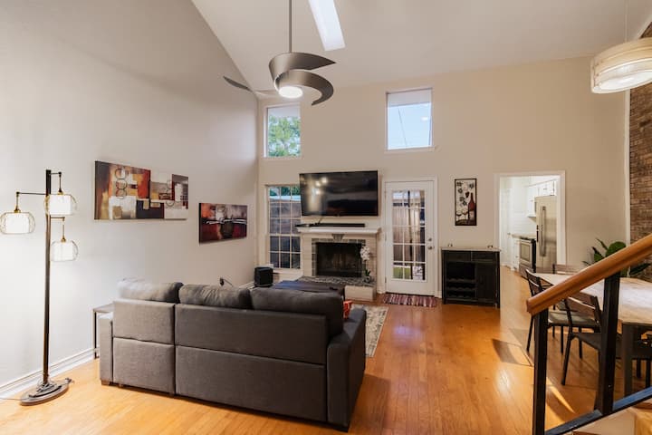 Lovely 2 Bedroom Townhome In The Heart Of Dallas - Southern Methodist University, Dallas