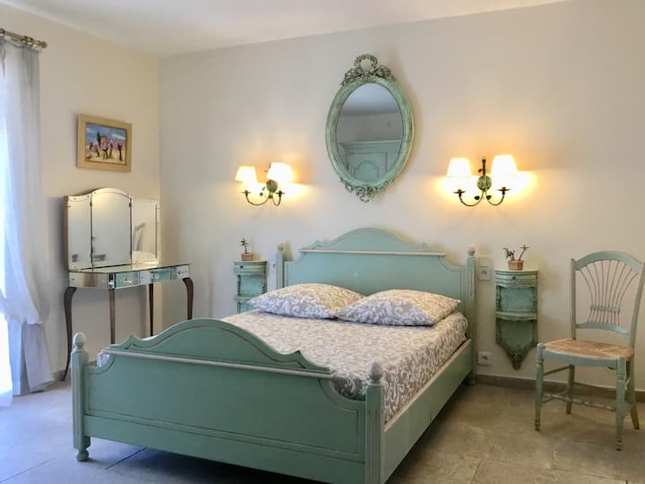 Chambre Parentale Avec Piscine. - Calvi