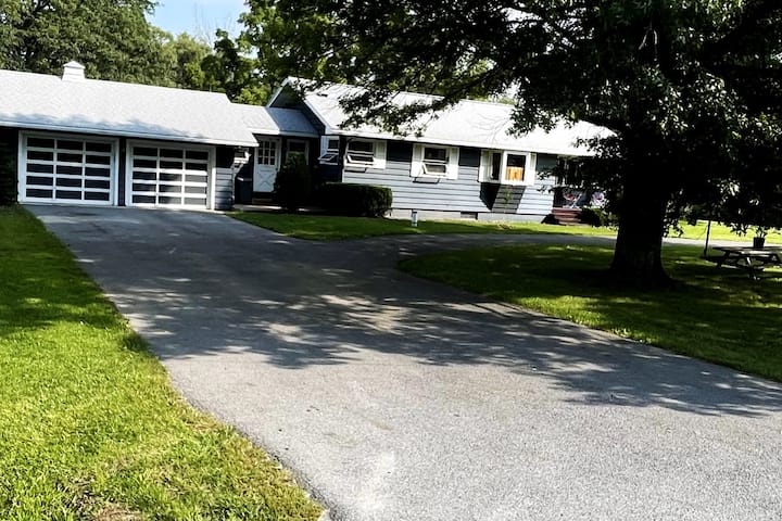 Beautiful Country Home Near Cayuga Lake - Cayuga Lake, NY