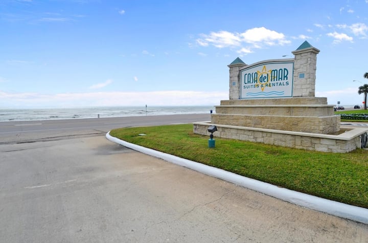 Beachfront Condo At Casa Del Mar “Sail Away” - Moody Gardens, Galveston