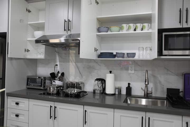 Spacious 1 Bedroom Apartment Main Level With Patio - Mississauga