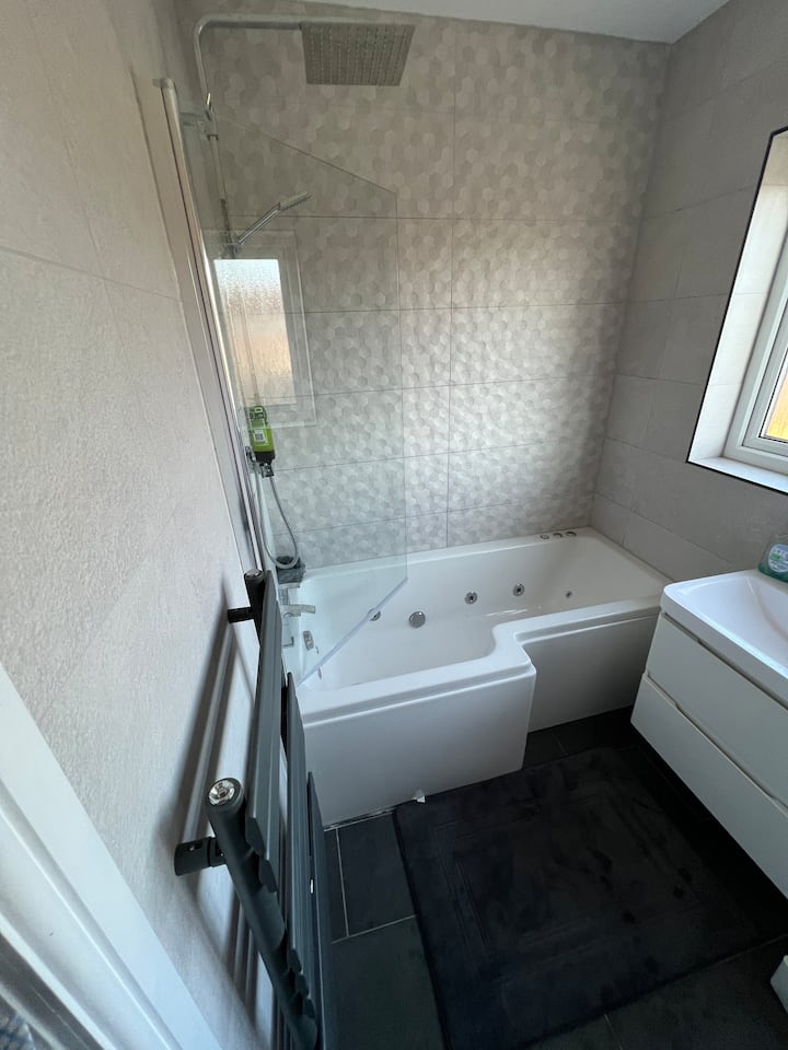 3 Bed House To Stay - Ilford